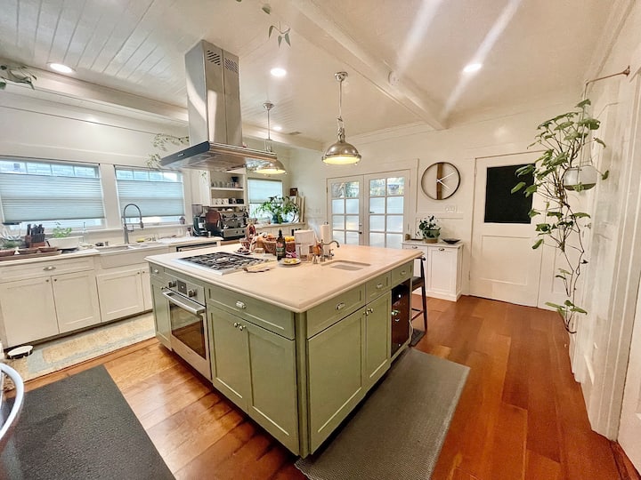 Spacious Craftsman Bungalow - Vallejo, CA
