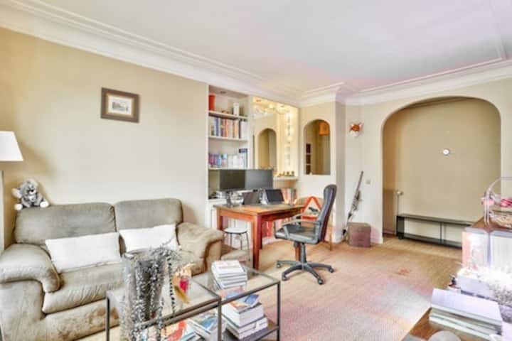 Cosy Digital Nomad Apartment - Avenue des Champs-Élysées - Paris