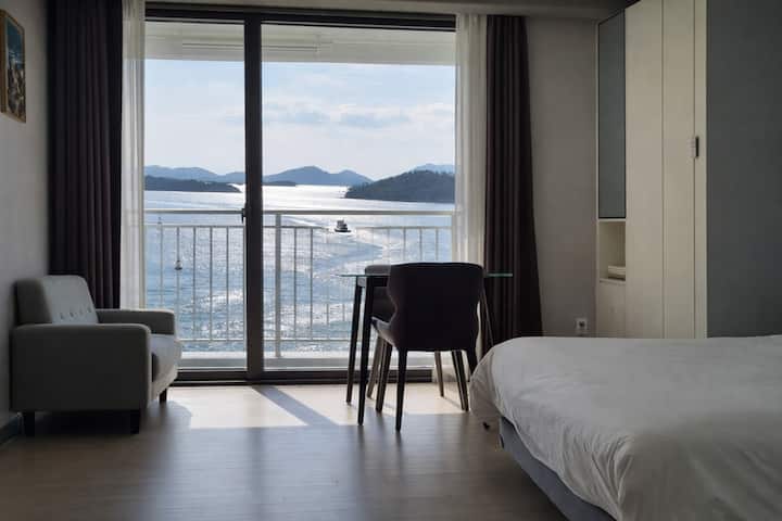 C720美친뷰맛집 |크루즈 | 아르떼뮤지엄할인 | 여수유탑유블레스 |넷플릭스ㅣ관광지10분 - 여수시