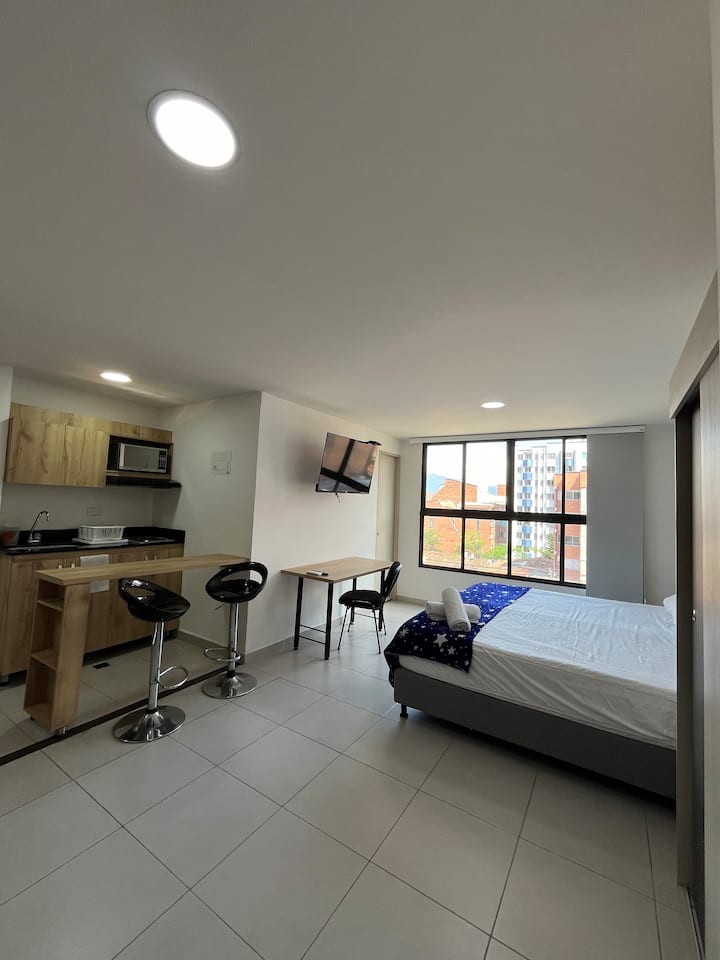 Mini Loft, Central, King Bed,  Air Conditioning. - Medellín