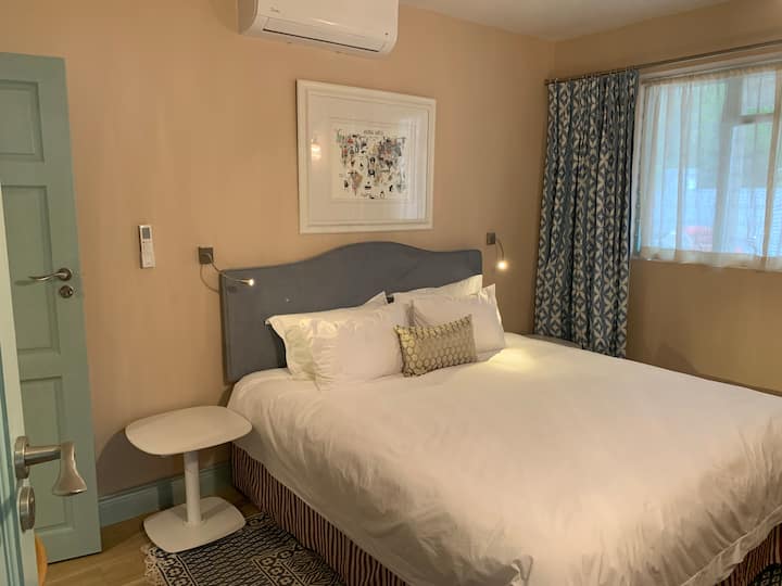 Cozy Colourful Central One Bed Apartment/pool - Franschhoek