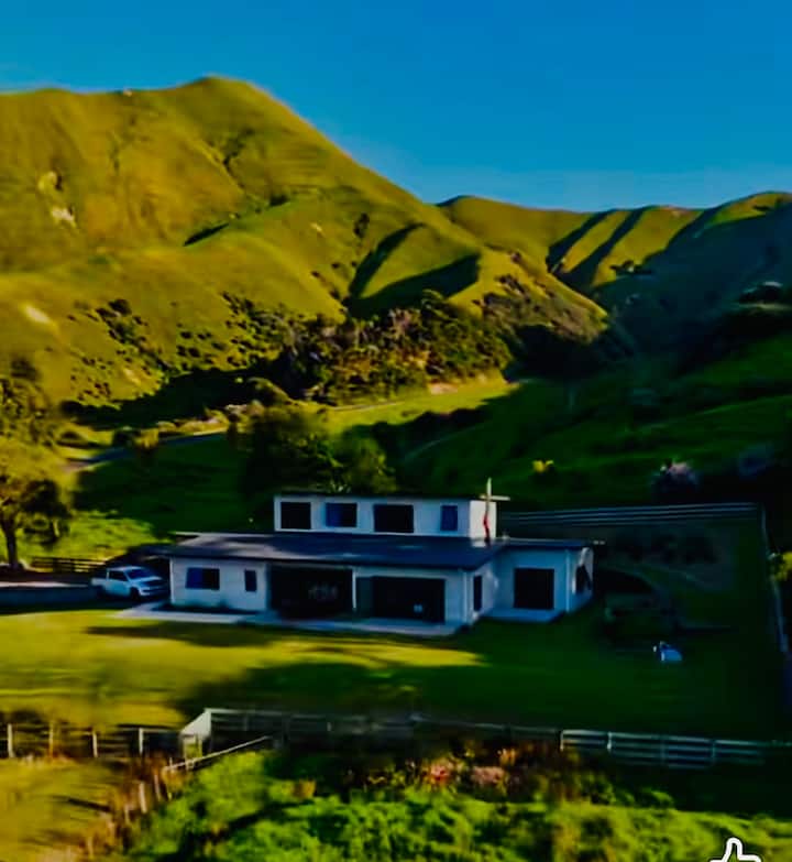 Mee ‘N G’s Boat Shed - Marokopa - New Zealand
