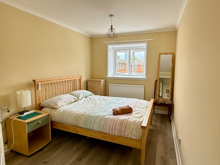 Private Bedroom In A Quiet Area -