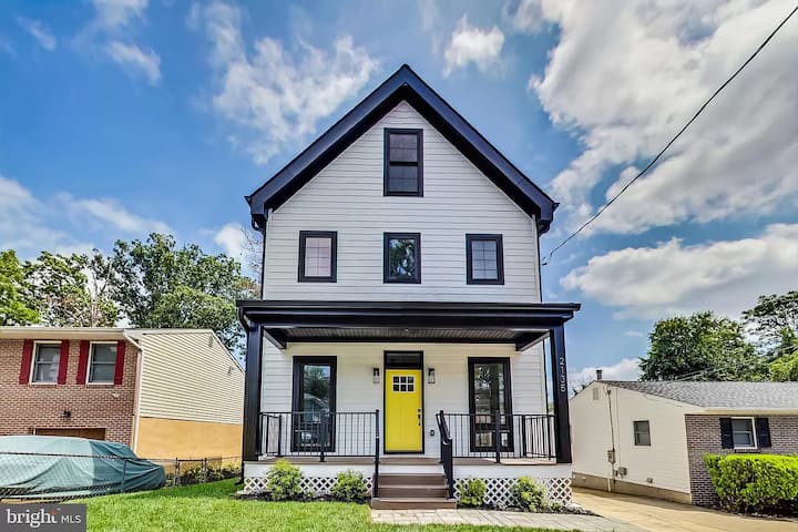 Luxury 5 Br 4 Baths Estate W/opt Bsmnt: Nonsmoking - Falls Church