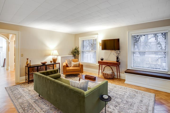 Charming Park Ave Gem! W/ Private Balcony - Rochester, NY