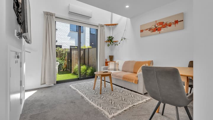 Cbd Modern Loft Townhouse With Private Courtyard - Christchurch