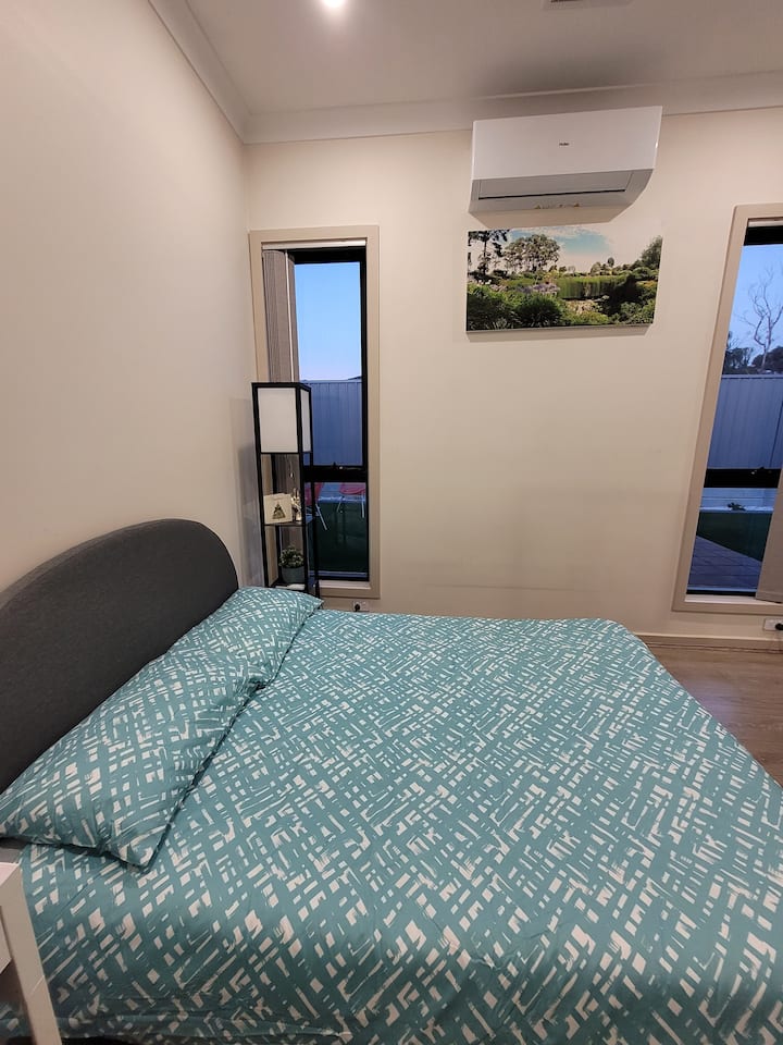 Reynella Retreat
Spacious Room Available To Rent - 블랙우드