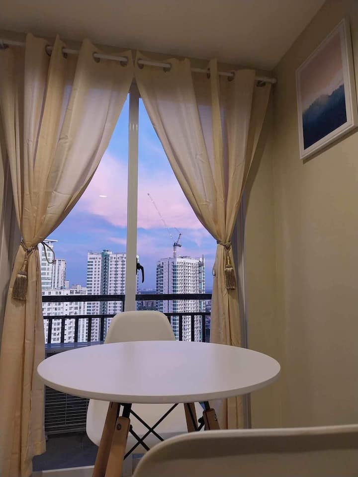 Studio Condo W/ Balcony In Cebu City | Near Ayala - Cebu