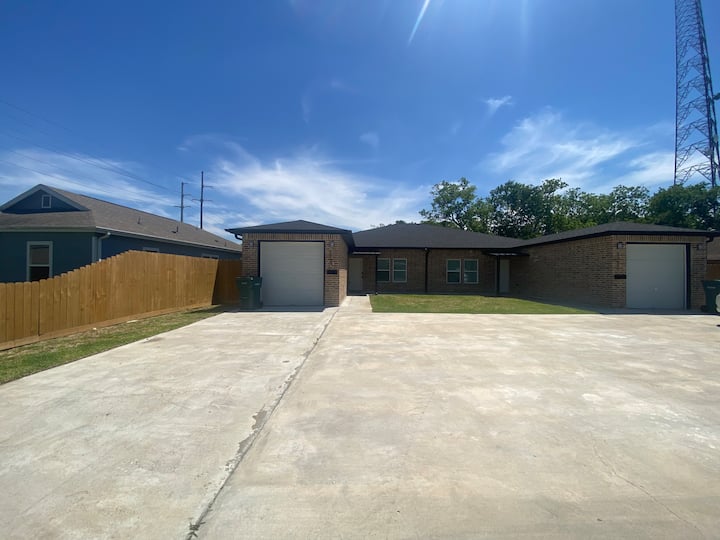 $180 Daily Whole House. World Cup Weeks $950/day. - Beaumont, TX