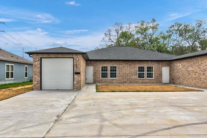 New House$130per Night Free Dinner Luby 1st Night. - Beaumont, TX