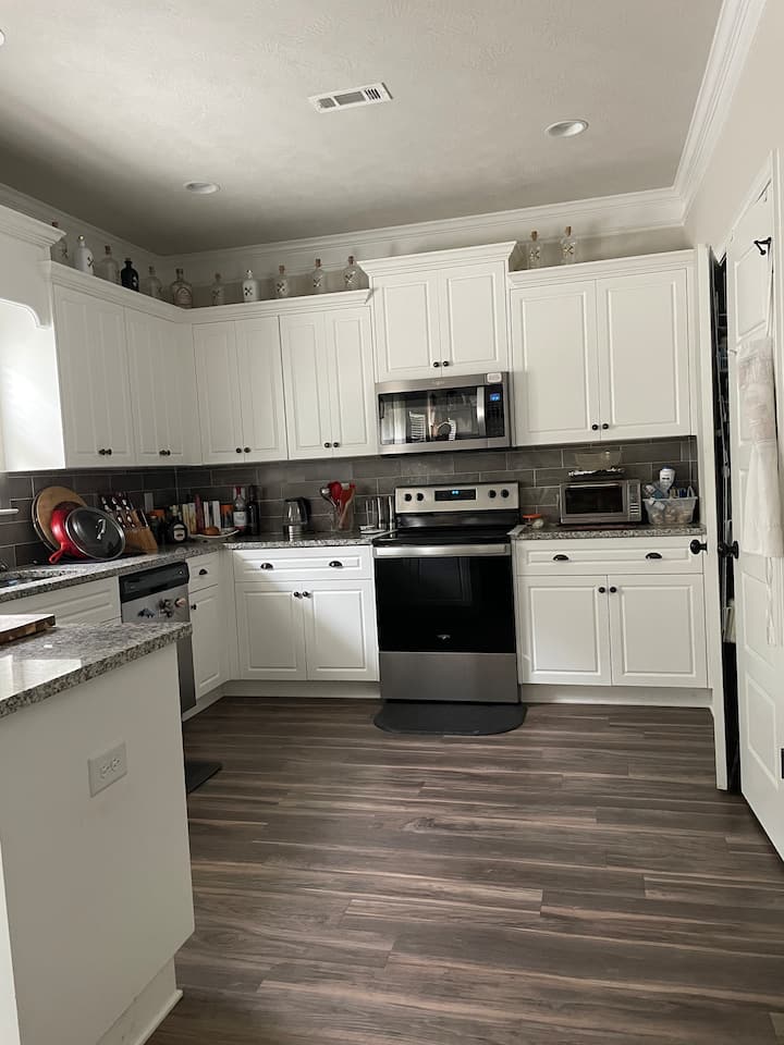 Queen Room Rental W/bkfst & Taxi - Harlem, GA