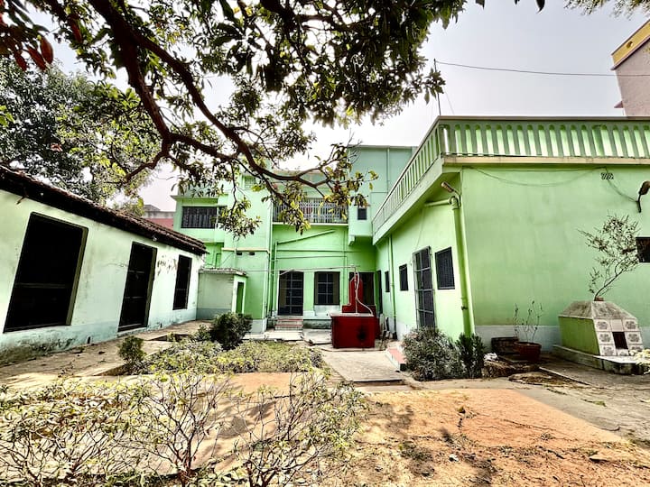 Ashram 58 • Artistic Courtyard Home - West Bengal