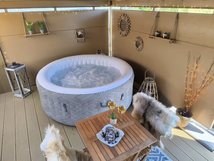 ÉVasion Pour 2 – Jacuzzi, Terrasse & Parking - Switzerland