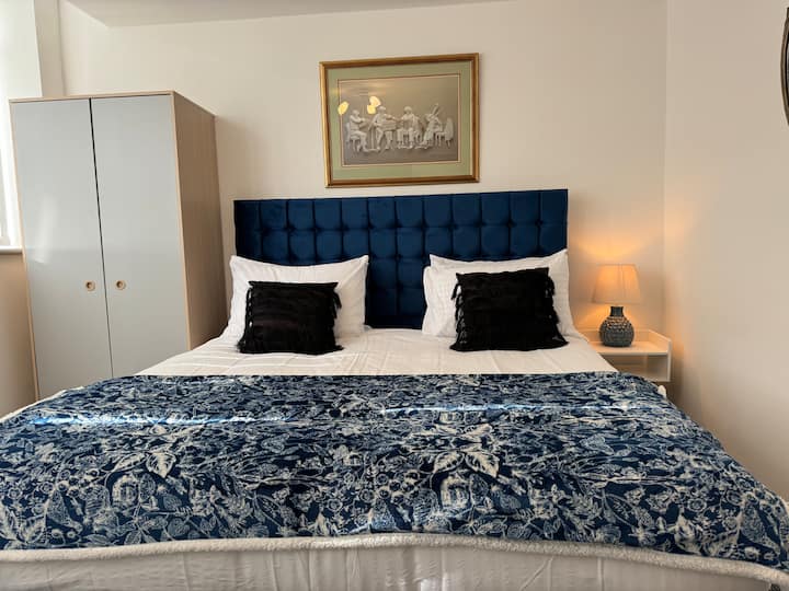 2 Bed Luxury Apartment - Wolverhampton