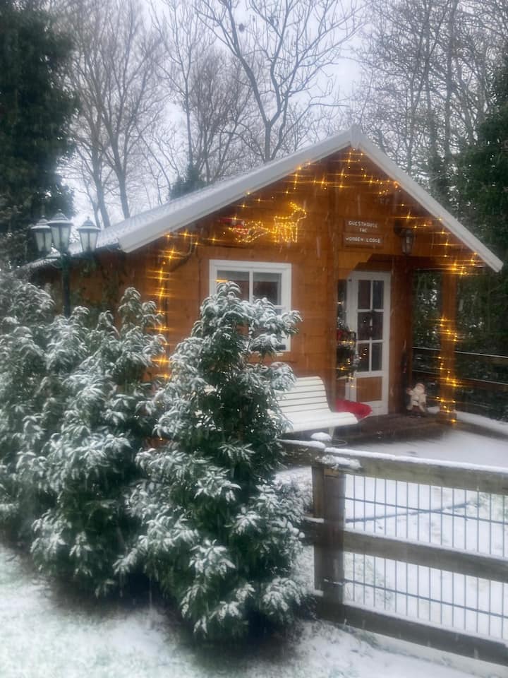 Houten Vakantiehuisje Nabij De Duinen. - Hellevoetsluis