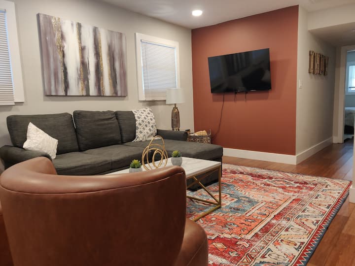 Cozy Sobro Bungalow - 3 Bedrooms 2 Full Bathrooms - Castleton, IN