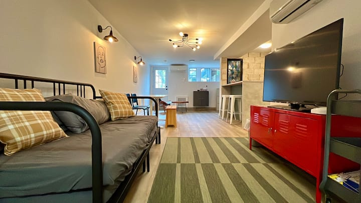 Spacious Guest Suite W/ Private Entry & Bathroom - New York