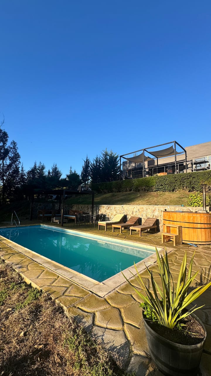Casa En Rapel, Con Vista Al Lago, Tinaja Y Piscina - Chile