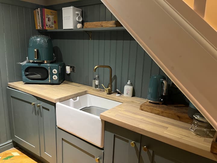 Bright & Stylish Studio Apt In Stretford - Altrincham