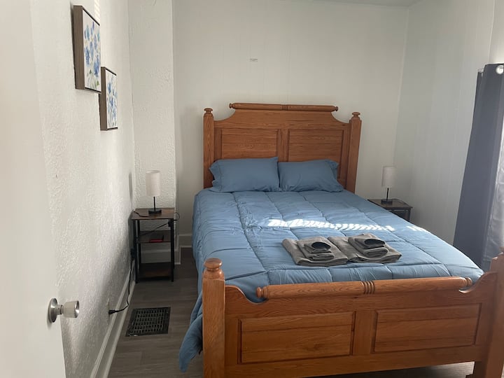 Downtown Charm Unit 2. Walking Distance Downtown. - Fort Wayne, IN