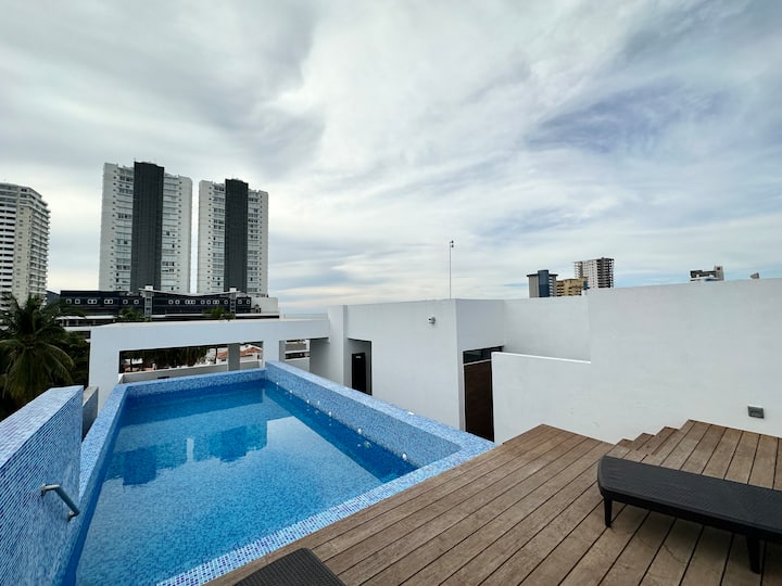 Departamento Amplio Y Cómodo En Zona Dorada - Mazatlan