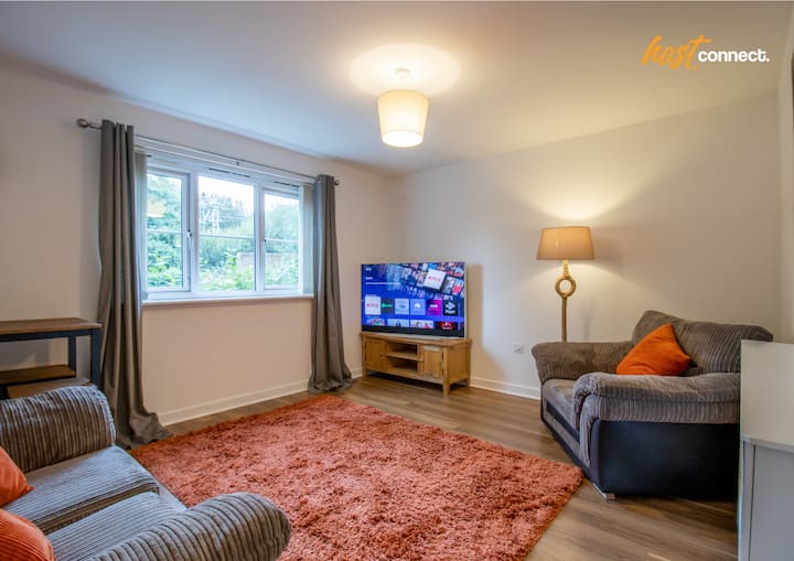 Modern 2-bed Flat | Near Airport | Free Parking - Paisley