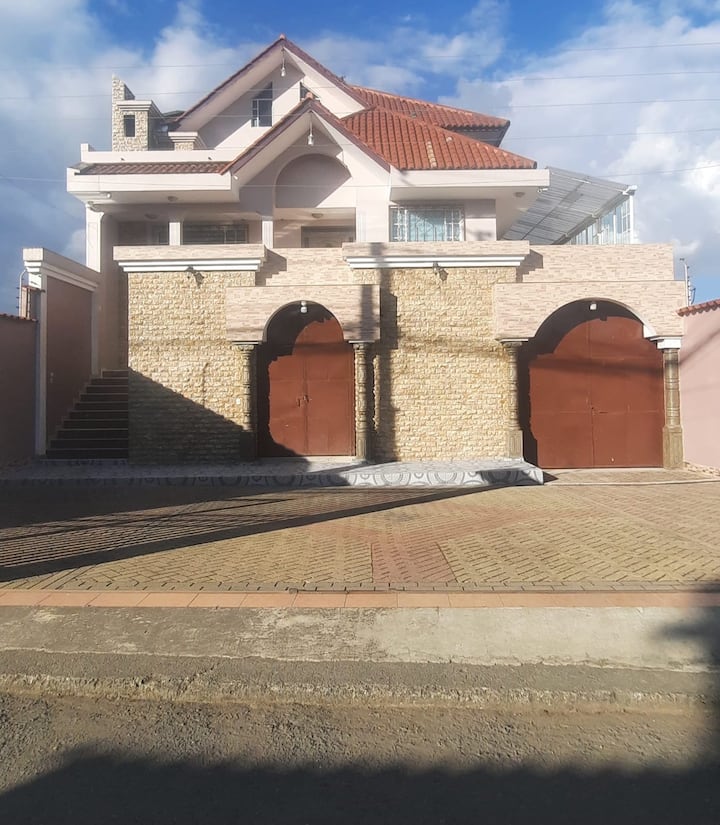Gated Family Dream Home - Cuenca