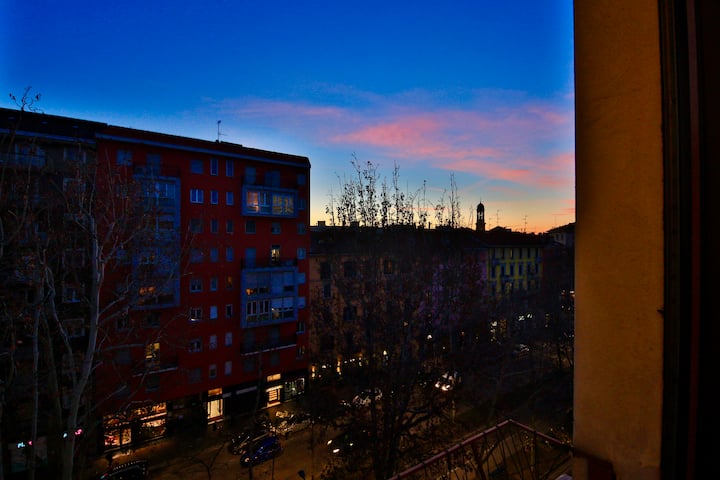 The Metropolitan  Cozy Apartment Near Duomo + Wifi - Milan