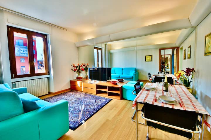 The Metropolitan  Cozy Apartment Near Duomo + Wifi - Milan
