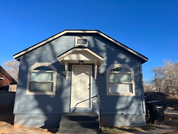Cute Little Cottage Near Suu! - Cedar City, UT