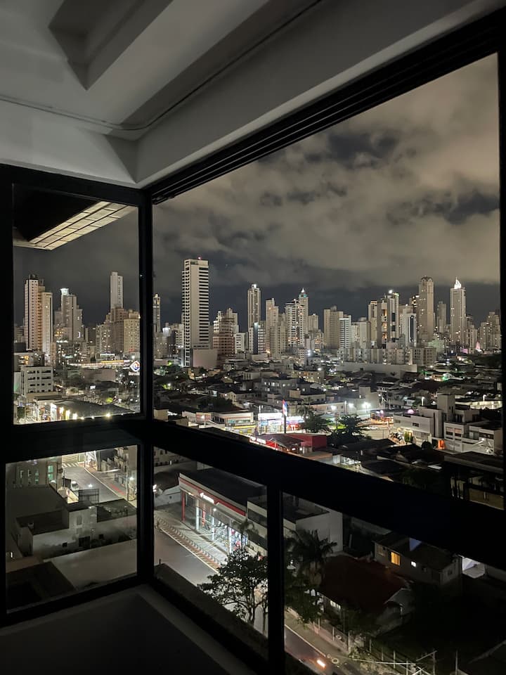 Vista Panorâmica E Piscina - バウネアーリオ・コンボリウー