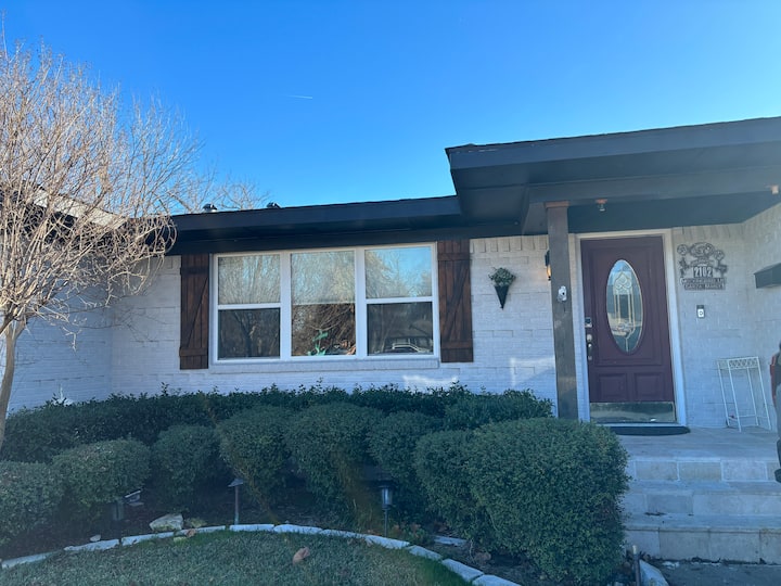 Spacious Dfw Getaway For Groups & Families - Garland, TX