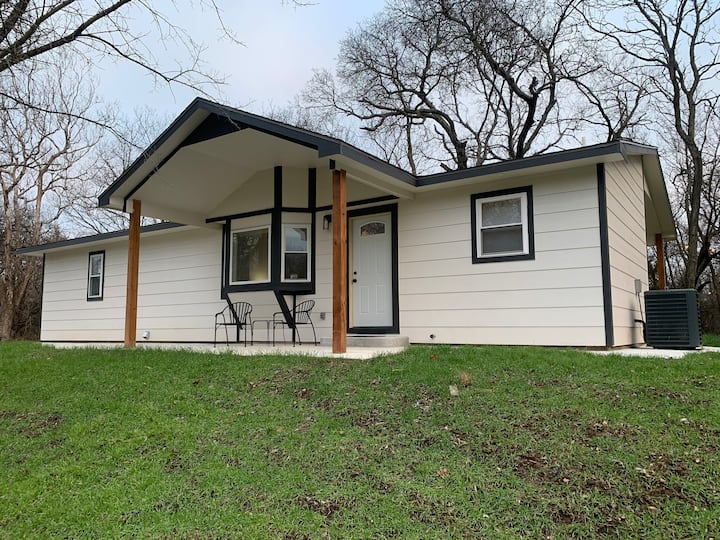 Hidden River Retreat - Derby, KS