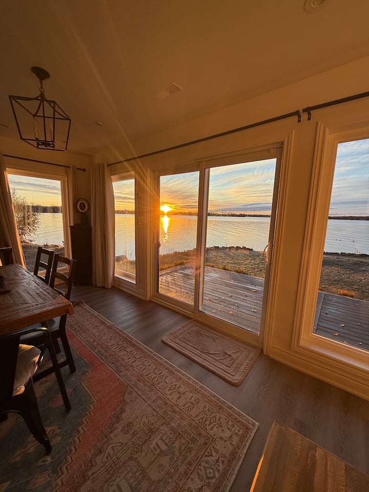 Simcoe Lakefront Cottage - Orillia