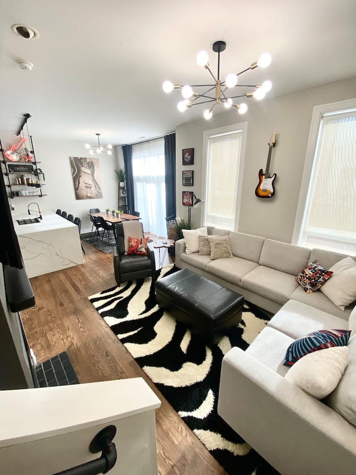 Rockstar Loft In Old Market ! Rooftop Patio! - Council Bluffs, IA