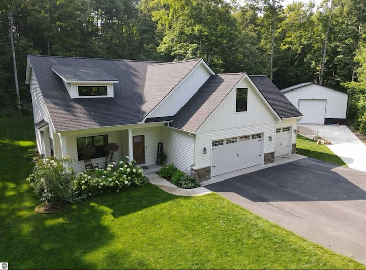 Leelanau Escape Maple Cabin - Glen Arbor, MI