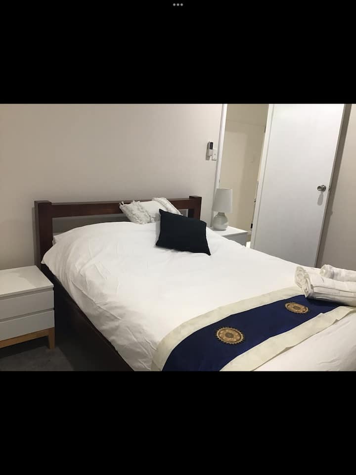 One Room In Newport With Double Bed - Church Point