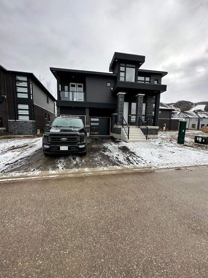 Skiers Dream Home - 桑伯里