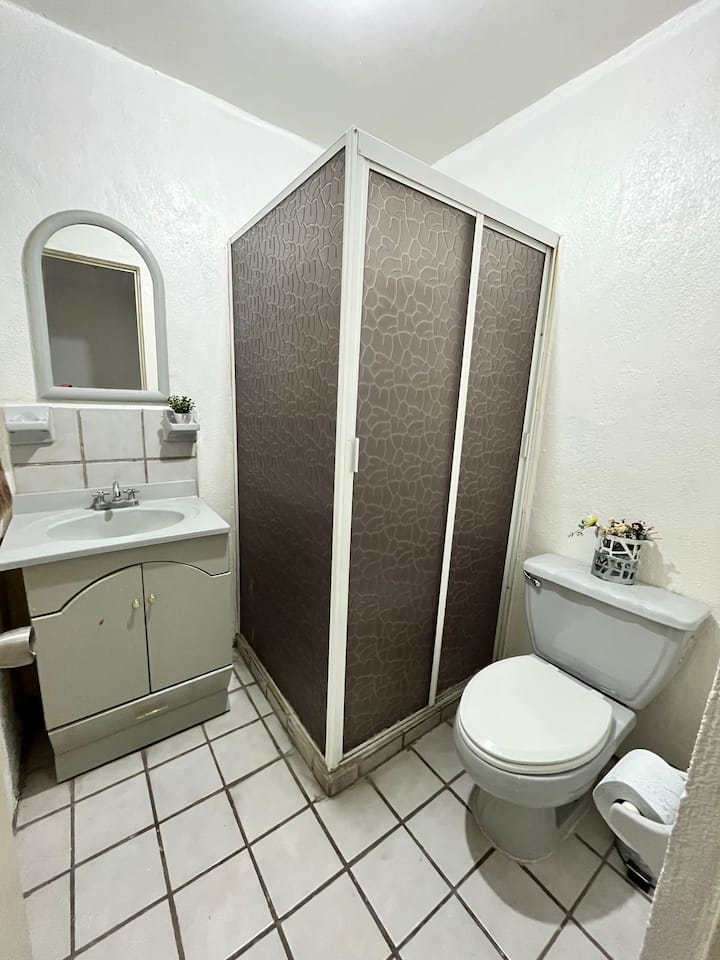 Casa Completa, Estacionamiento, Factura. - Aguascalientes