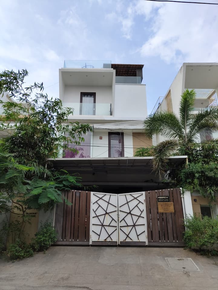 Ocean Breeze Retreat Modernvilla @Palavakkam - Chennai