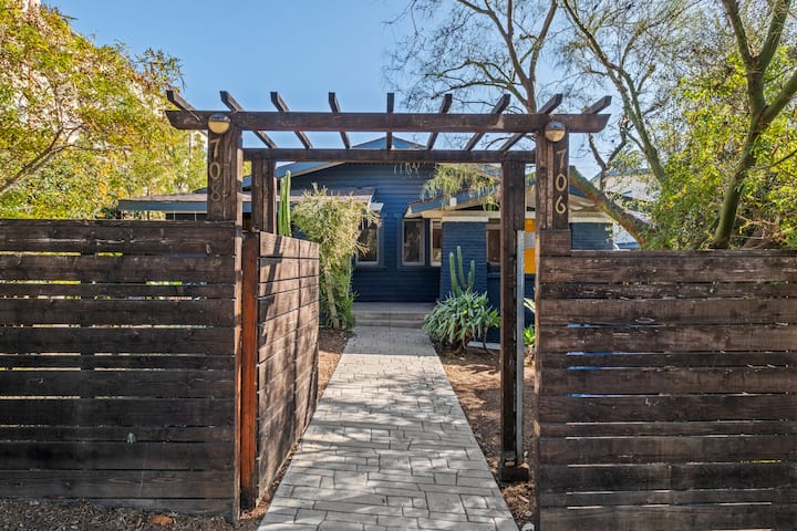 Studio In Mid-century-style Craftsman Bungalow - 로스앤젤레스