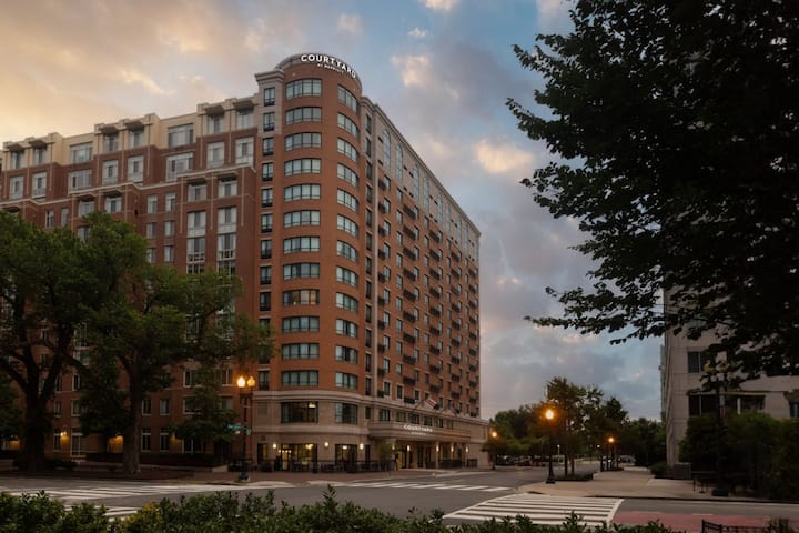 Close To Audi Field + Bistro, Indoor Pool & Gym - Washington, DC