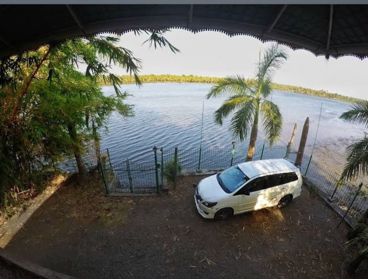 A Peaceful Home By The Lake - Kodungallur