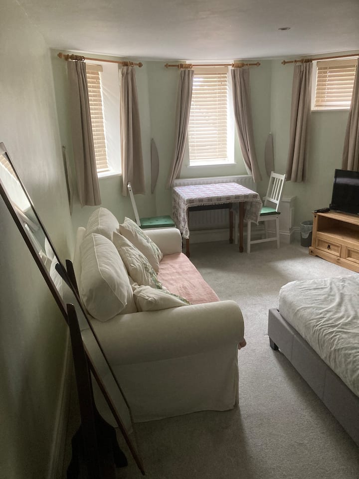 Peaceful Space In Vibrant Area. - Bristol