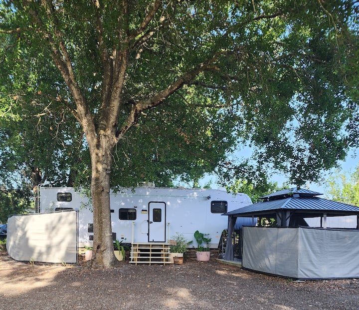 Chicken Shack Glamper Cozy Private Unique Farmstay - North Fort Myers, FL