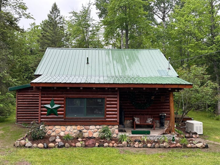 Log Cabin In Cheboygan Near Mullett & Mackinaw! - Mullett Lake, MI