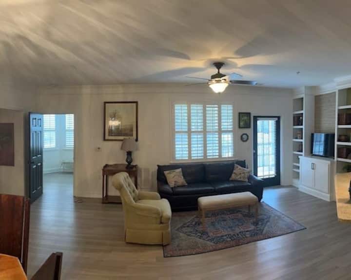 Charming Townhouse - Mount Pleasant, SC