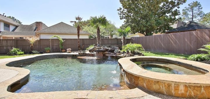 Your Connected Sweet Water Oasis! - Houston, TX