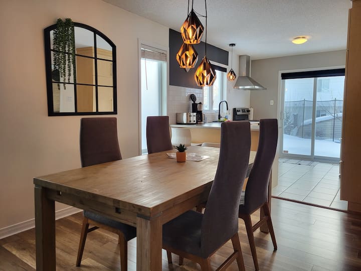 4 Chambres • 4 Lits • 1 Bureau • Piscine Chauffée - Gatineau