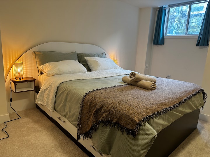 Two Bedroom Plus Living Room - Toronto, ON
